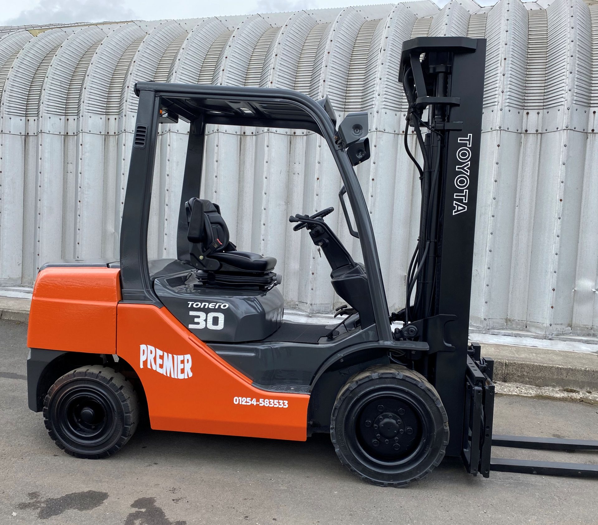 Toyota 8FDF30 Diesel forklift | Premier Lift Trucks Ltd